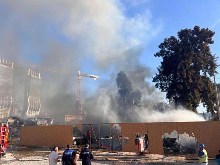 İzmir'de şantiye yangını! Kara dumanlar gökyüzünü kapladı