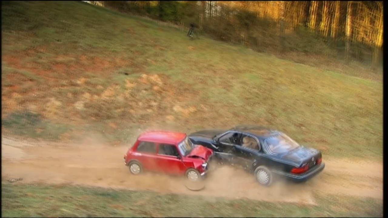Crash test: an old Mini vs a modern city car
