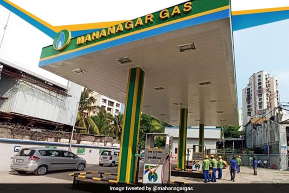 Mumbai Sees Heavy CNG Pump Traffic Amid Gas Supply Disruption