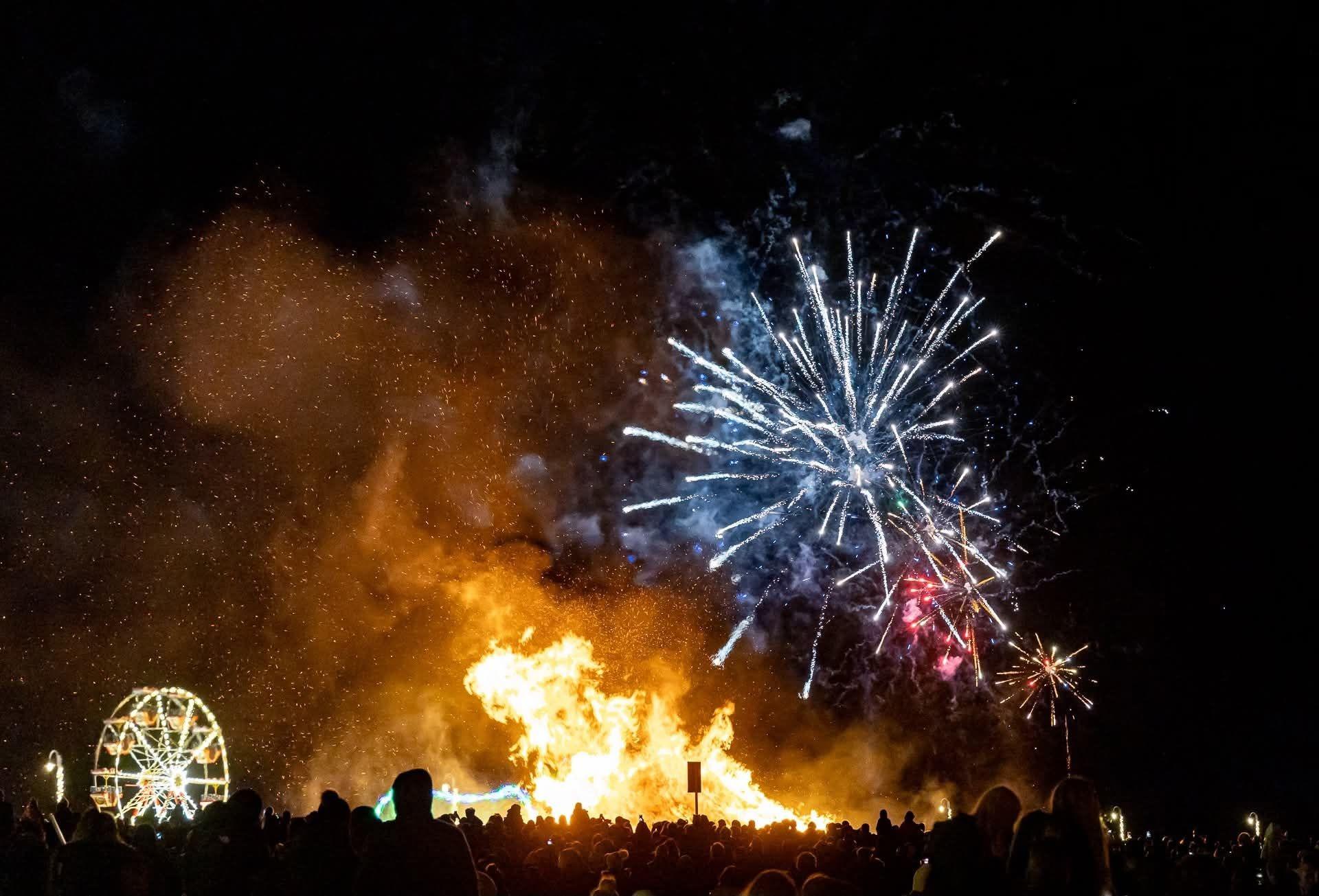 Littlehampton Bonfire lights up the town thanks to huge volunteer effort