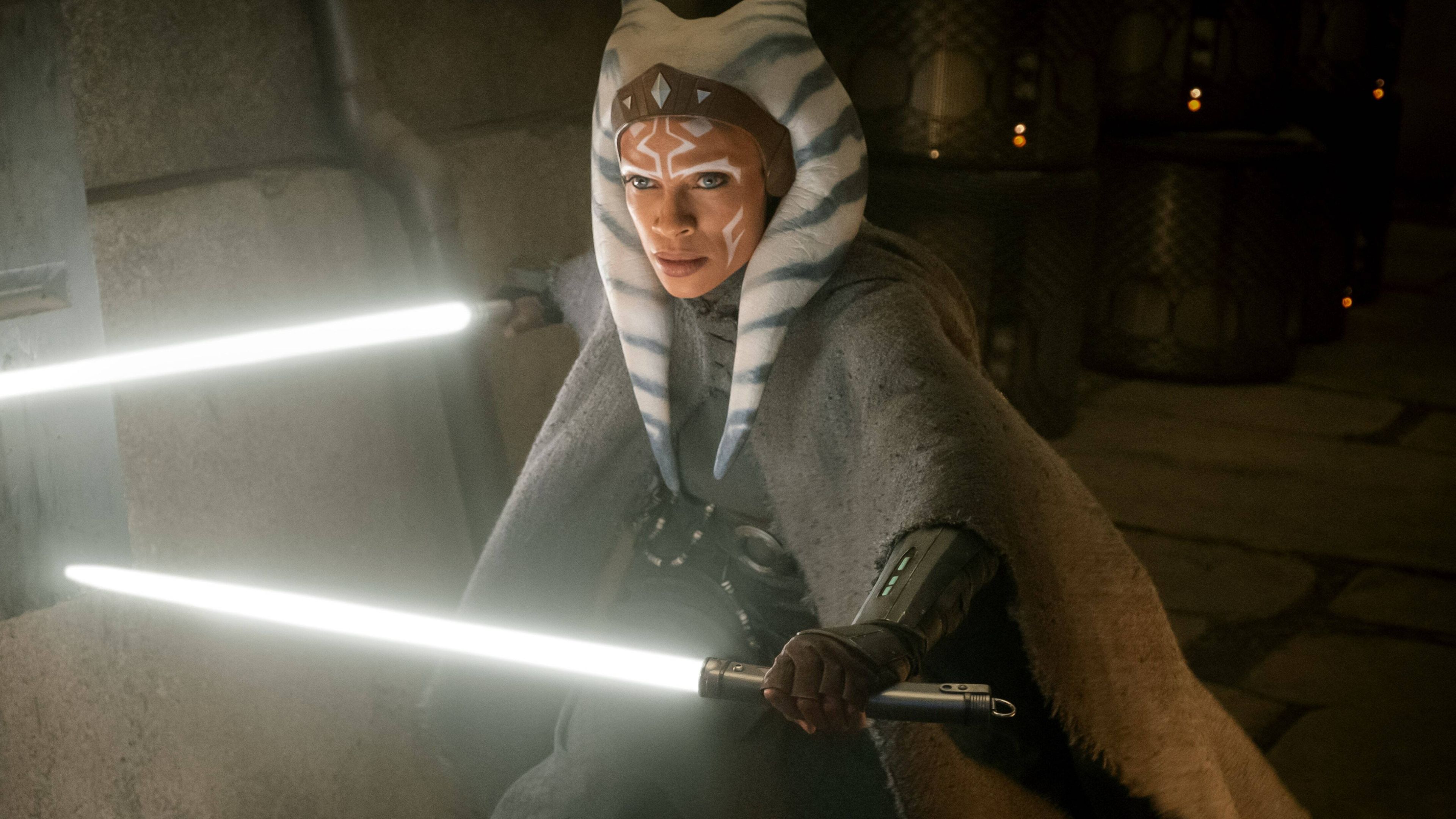 Disney Accused Of Plagiarizing Lightsaber Fight Scene From Star Wars ...