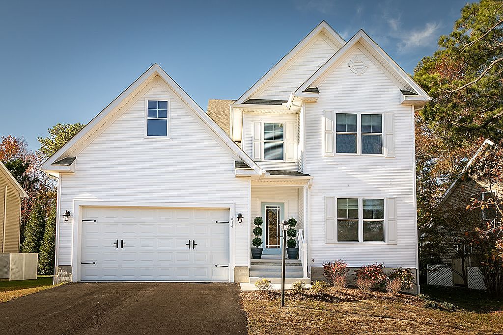 Stunning Coastal Retreat in Bethany Beach, Delaware with Quartz Kitchen ...