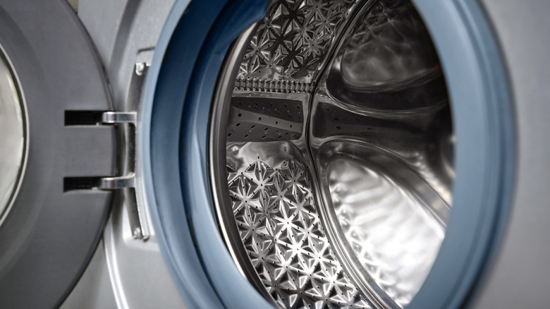 This Easy Vinegar Hack Is The Trick To A Sparkling Clean Washing Machine