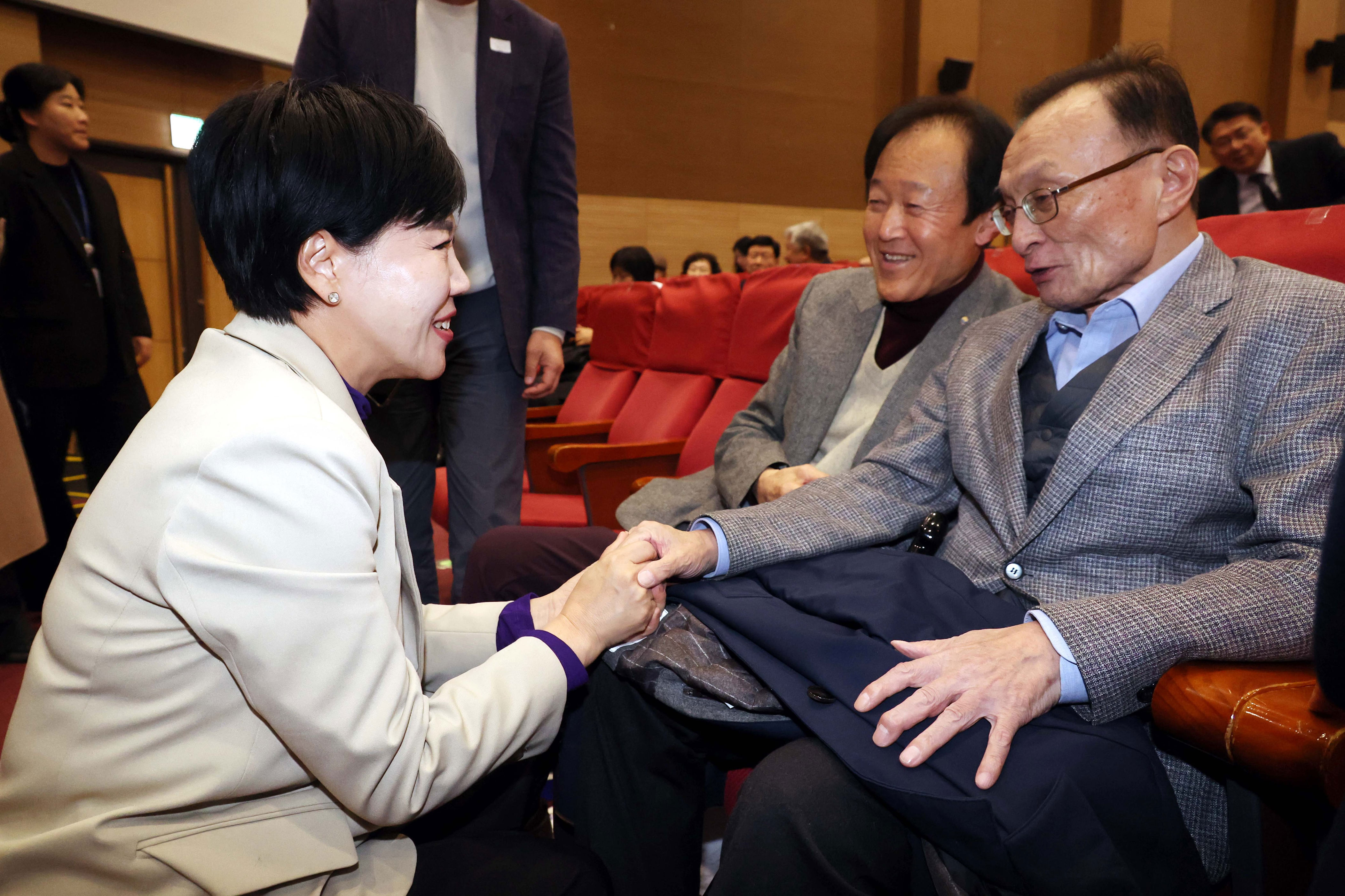 Lee Hae-chan Draws Sampang Parallel to Hangang Bus