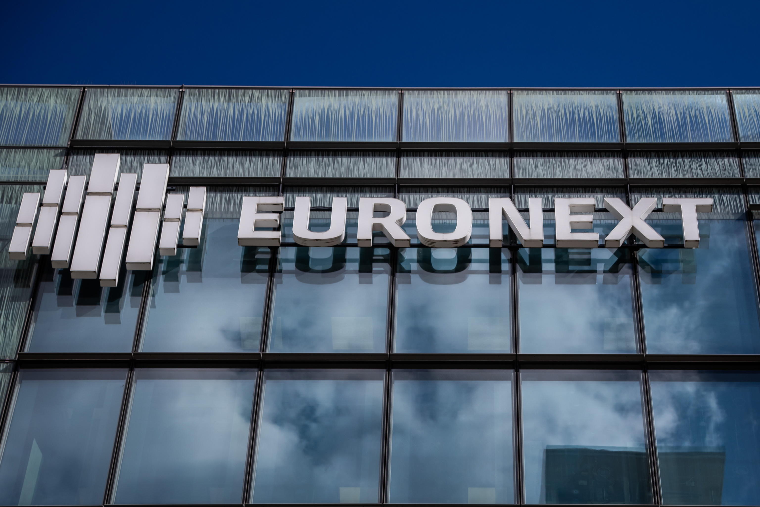 Borsa: Europa riduce calo, Wall Street poco mossa, Milano -0,25%