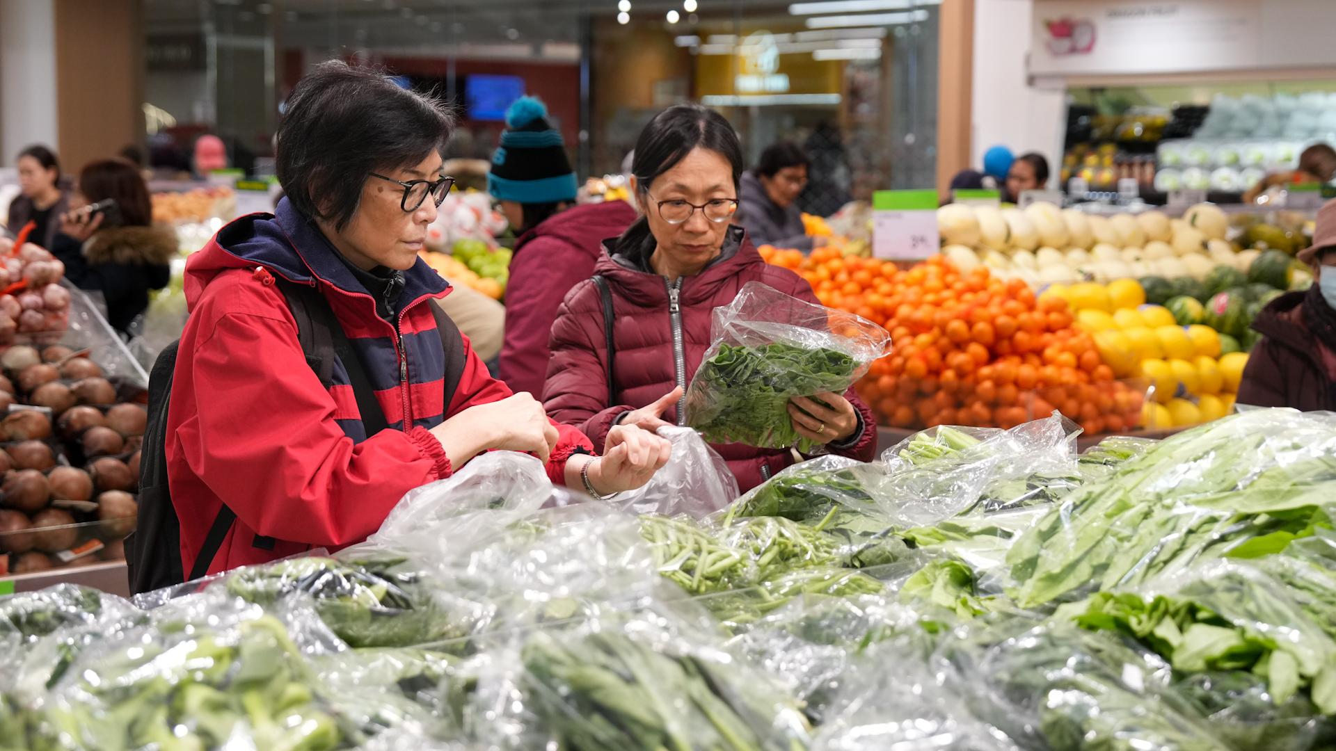 Inflation cools as prices drop at the grocery store, gas pumps