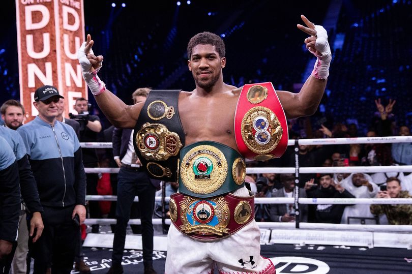 Anthony Joshua fans fume as boxing star agrees shock £142m fight with ...