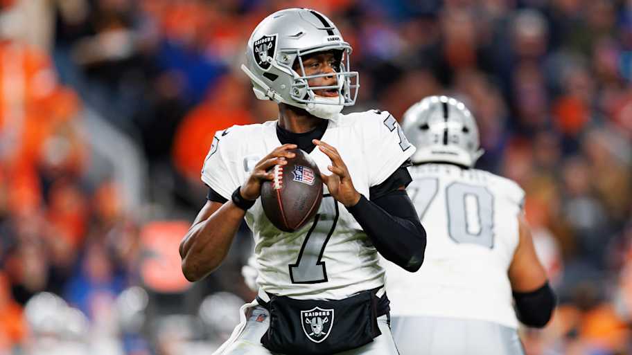 Raiders fans aren't confident Geno Smith will achieve his rest-of ...