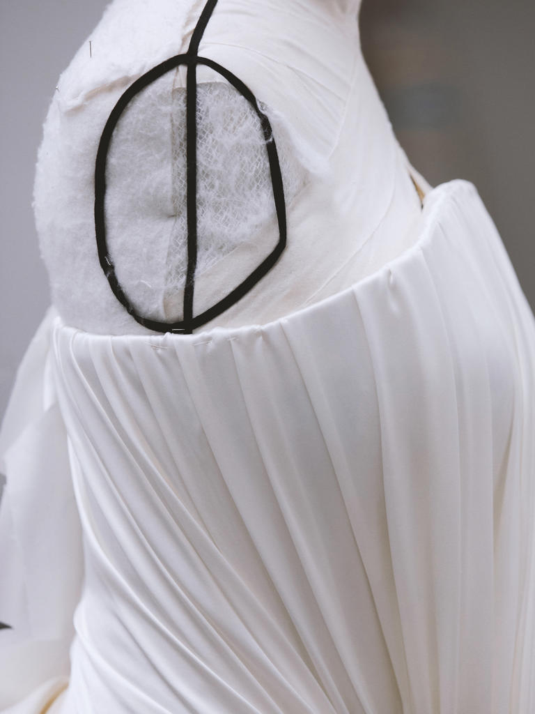 Jennifer Lawrence's Modern Lady Dior Gown Is Even More Breathtaking Up ...