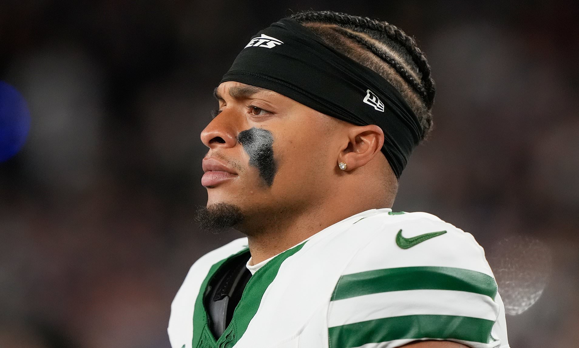 New York Jets bench Justin Fields AGAIN after quarterback's disaster ...