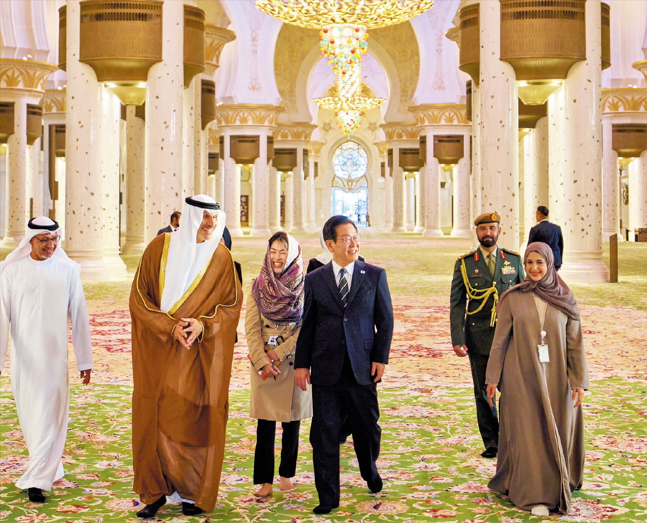 President Lee Jae-myung Begins Four-Nation Tour in UAE, Attends G20 Summit