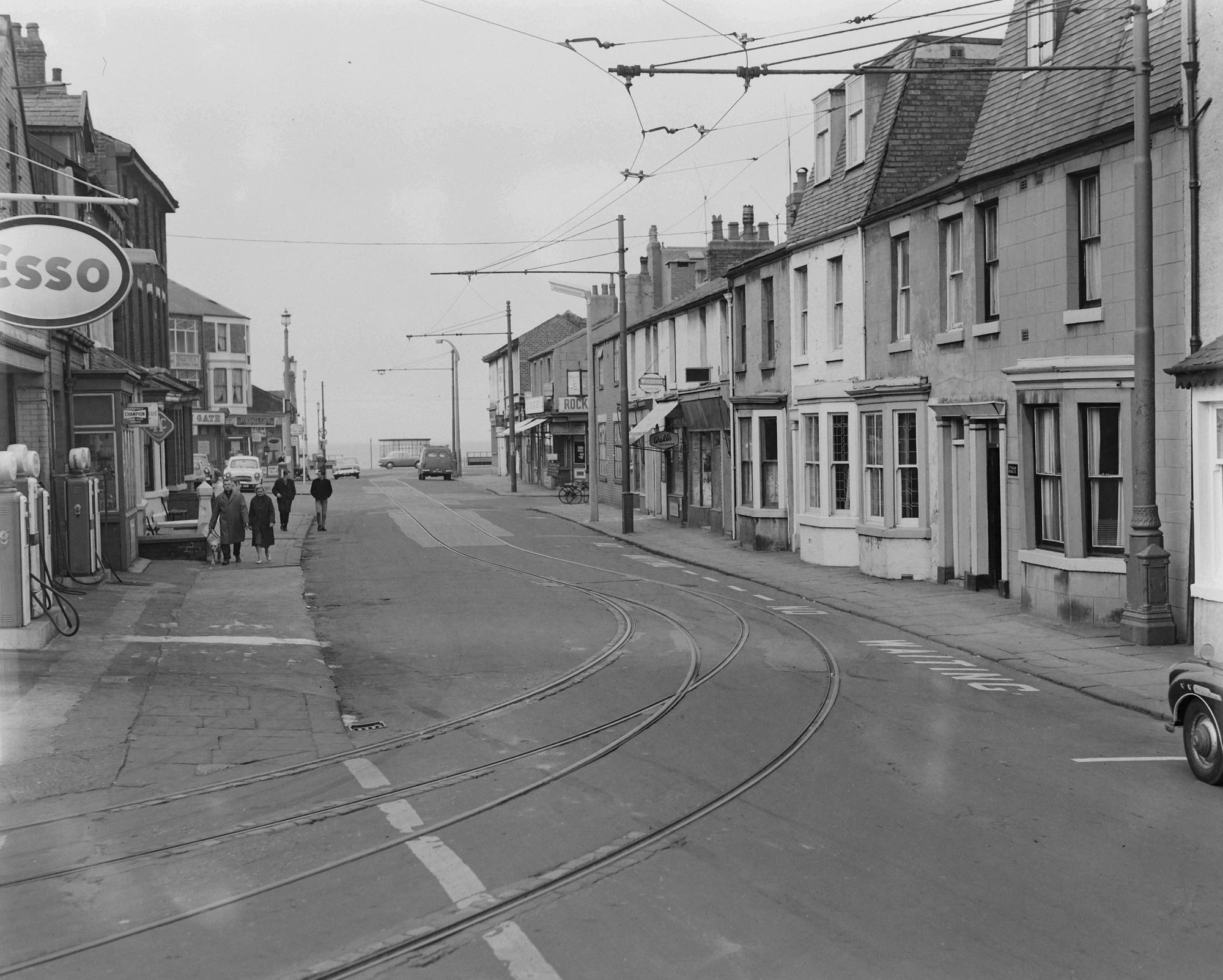 25 evocative photos of Blackpool from 1964 capturing the people, work ...