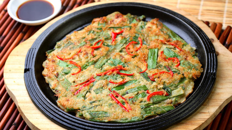 A Delicious, Korean-Inspired Way To Make The Most Of Your Leftover ...
