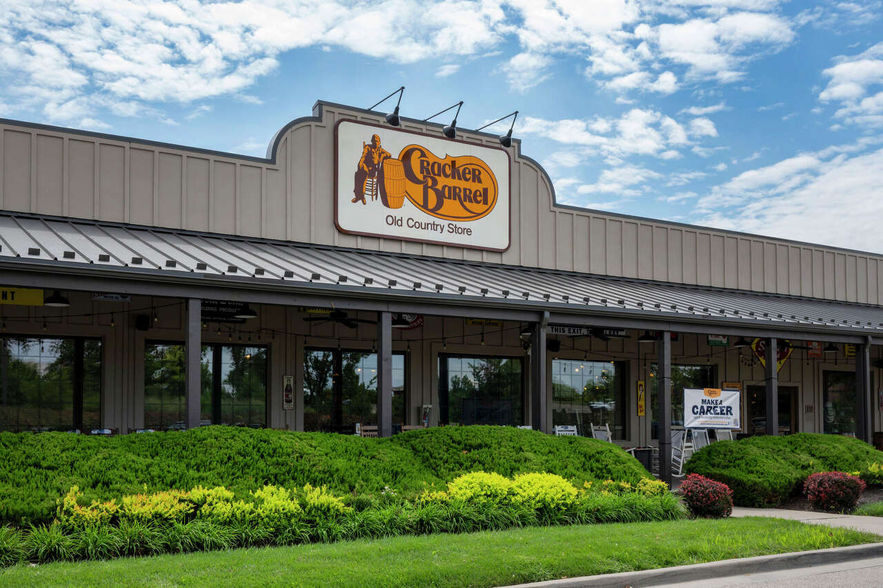 Is Cracker Barrel open on Thanksgiving? See who's serving on Thanksgiving