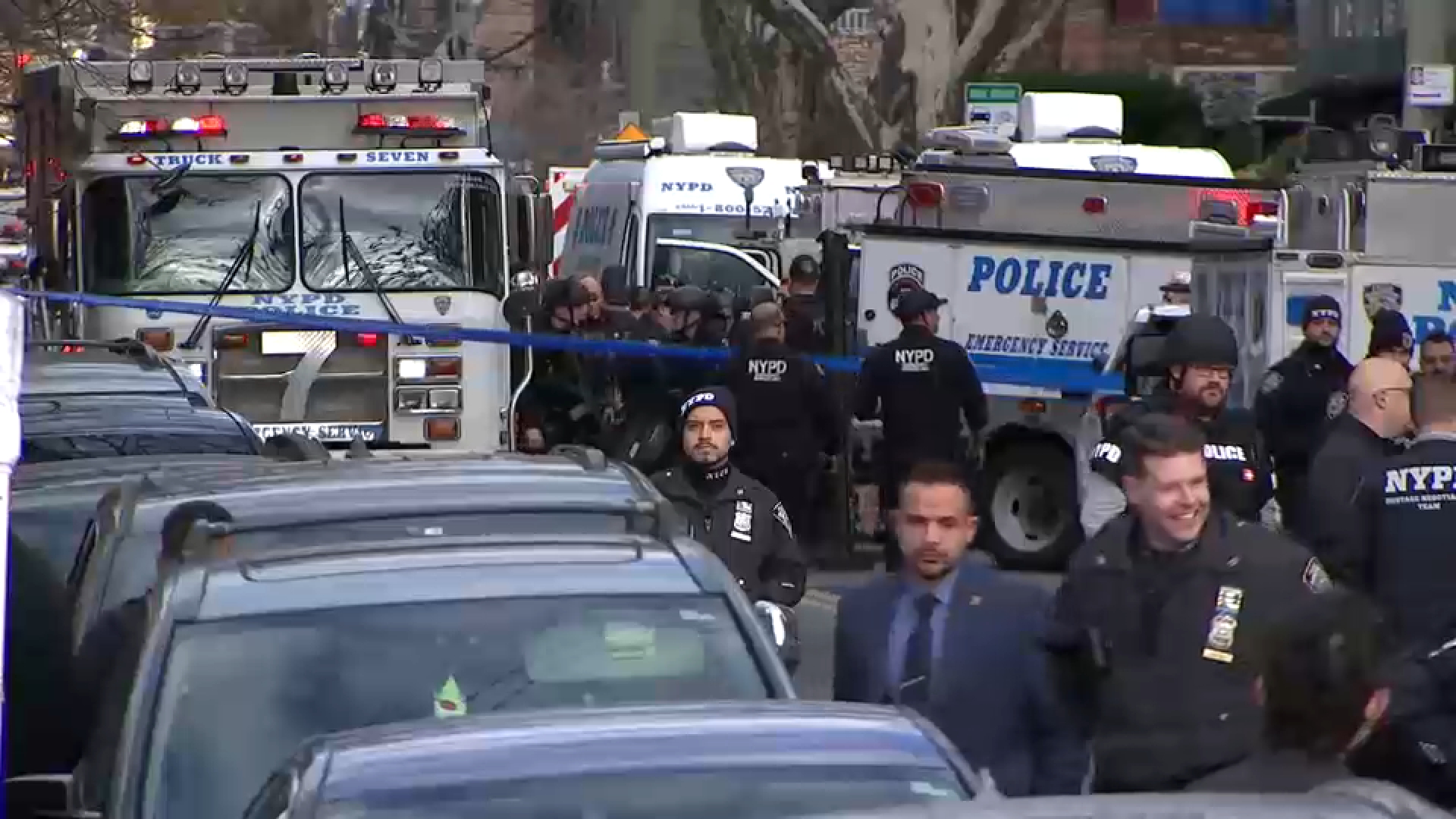 Neighbor dispute leaves 2 dead, NYPD officer shot in Brownsville