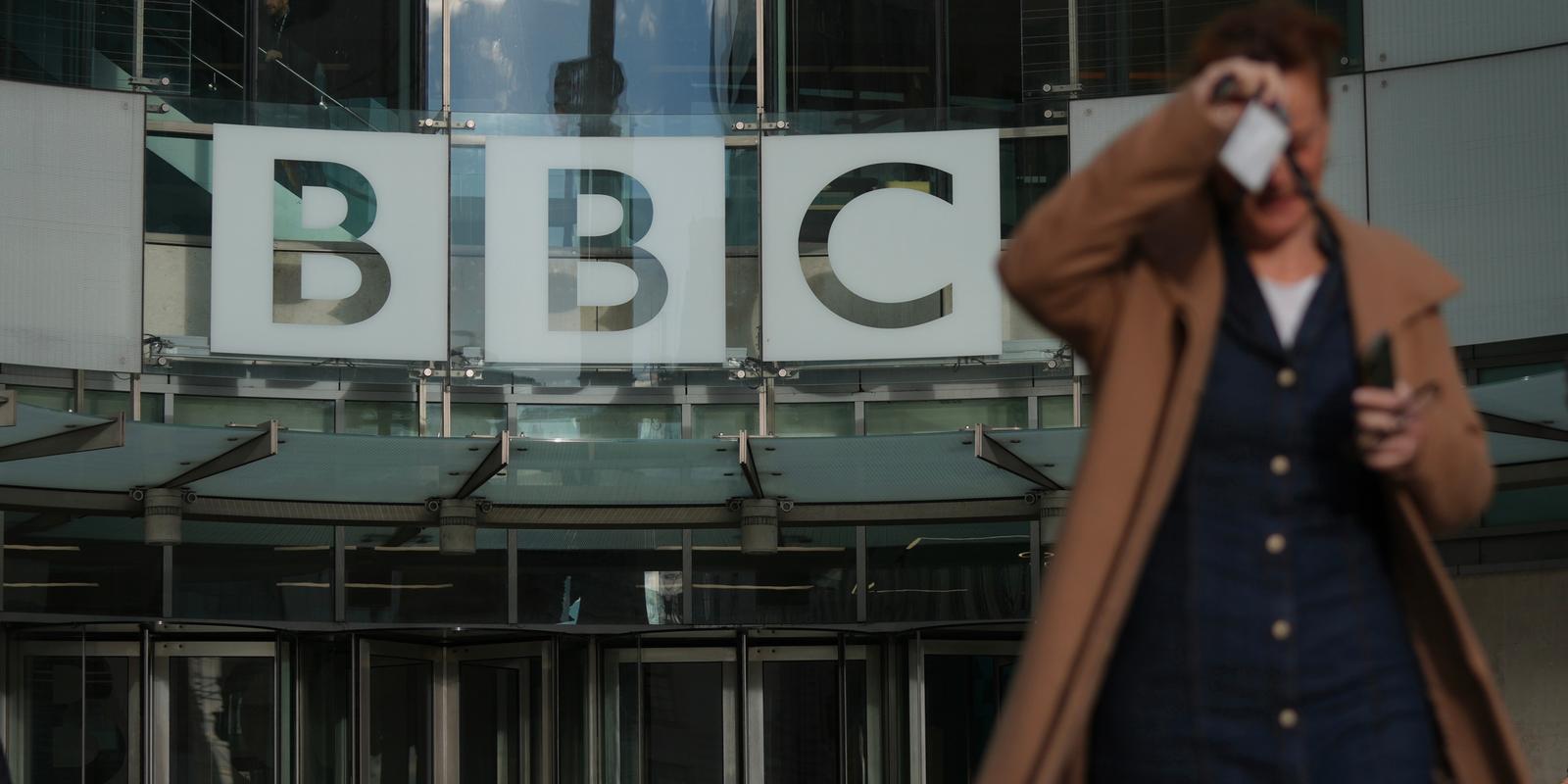 BBC-topp: Fast besluten att bestrida Trumps stämning