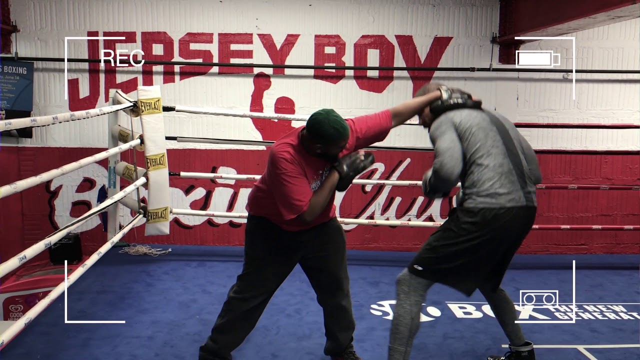 🔴 Border wars Nestor Gibbs 'Young Ali' pad work, old man still got it⁉️