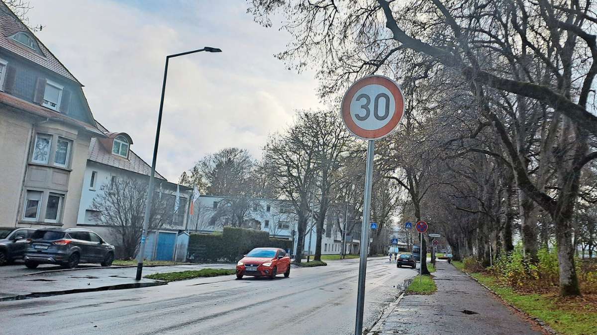 Rund ums Schwenninger Bürgerheim - Nicht nur die Mittelinsel drosselt ...