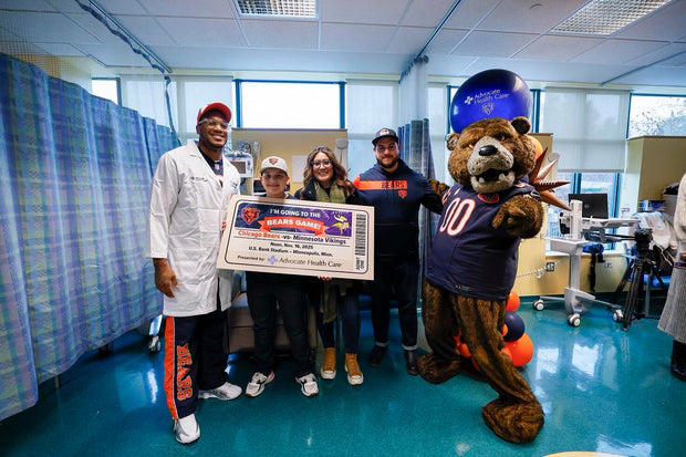 Chicago pediatric cancer patient goes on surprise trip to Bears game in ...