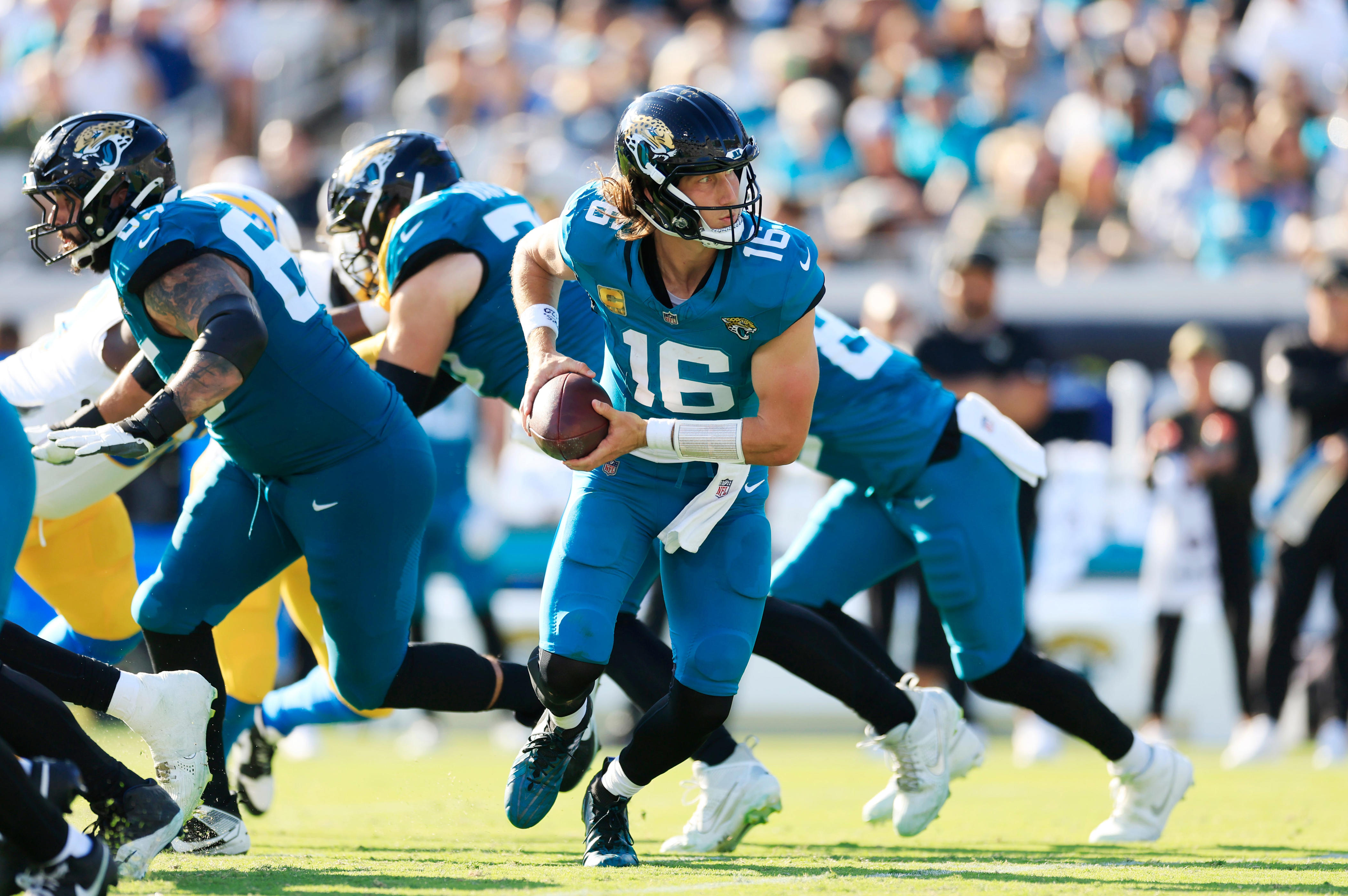 Who has the advantage in Jaguars vs. Cardinals Week 12 matchup?