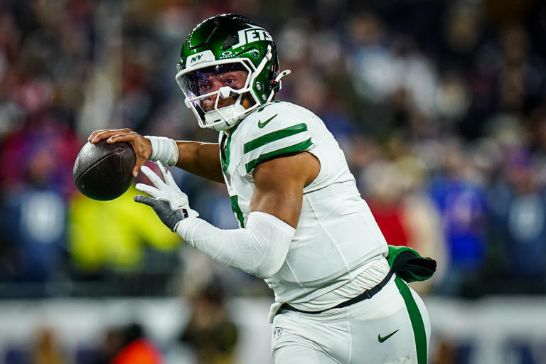 Jets Benching Justin Fields For Tyrod Taylor In Week 12
