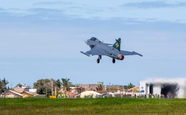 FAB inicia testes de mísseis de longo alcance com caças Gripen