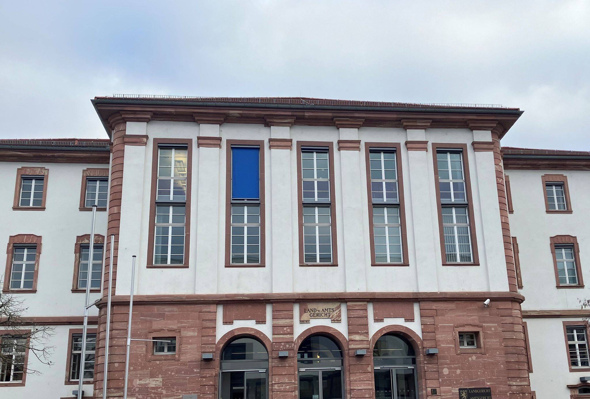 Vater des Hanauer Attentäters bleibt dem Prozessauftakt fern