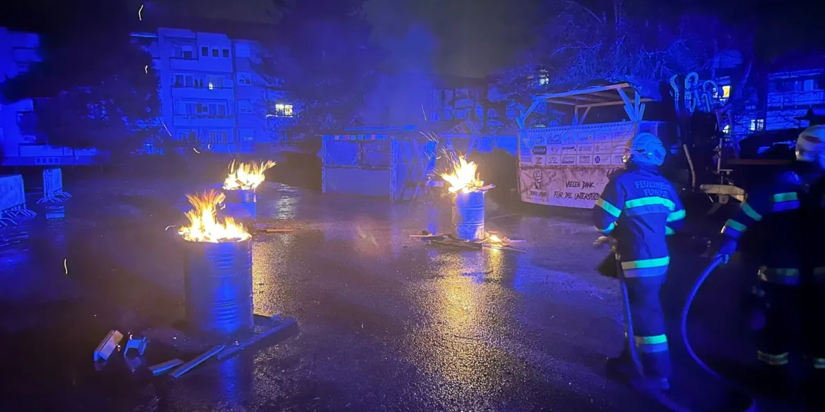Nächtlicher Einsatz: Nach einer Veranstaltung loderten die Flammen