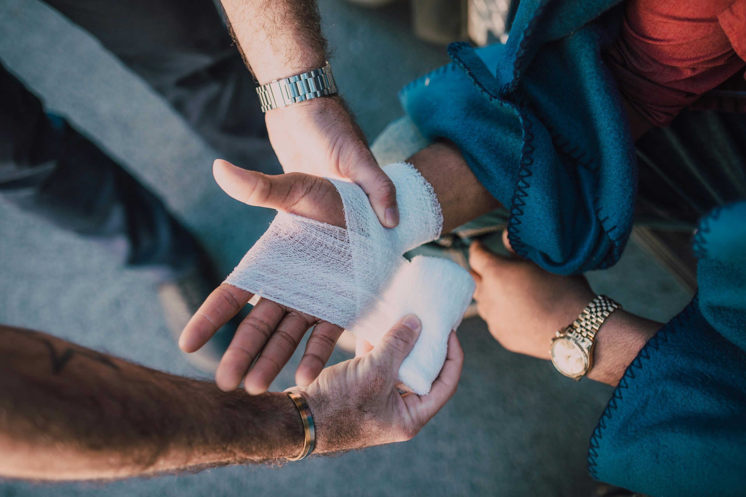 10 First Aid Skills Everyone Should Know Before They Camp