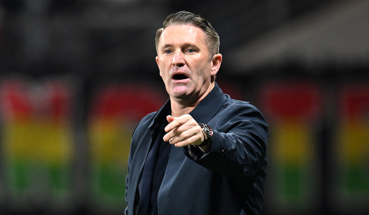 Robbie Keane leads Ireland celebrations with Troy Parrott song