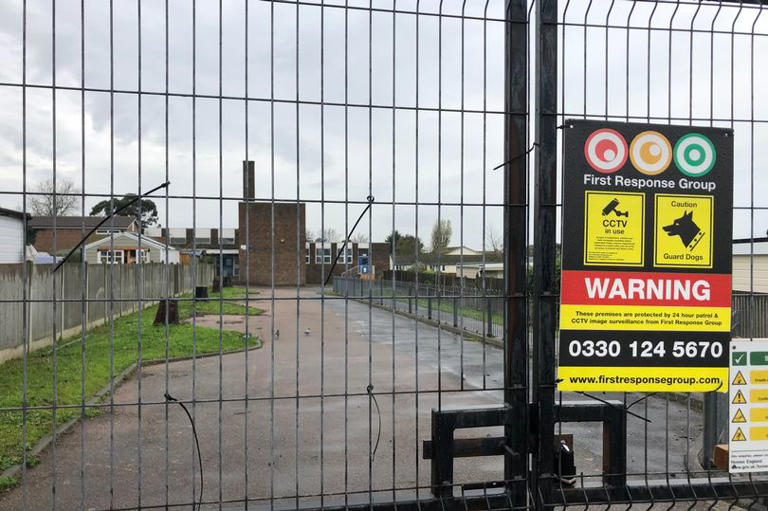 Doh! Council paints ‘school keep clear’ lines outside school - that's ...