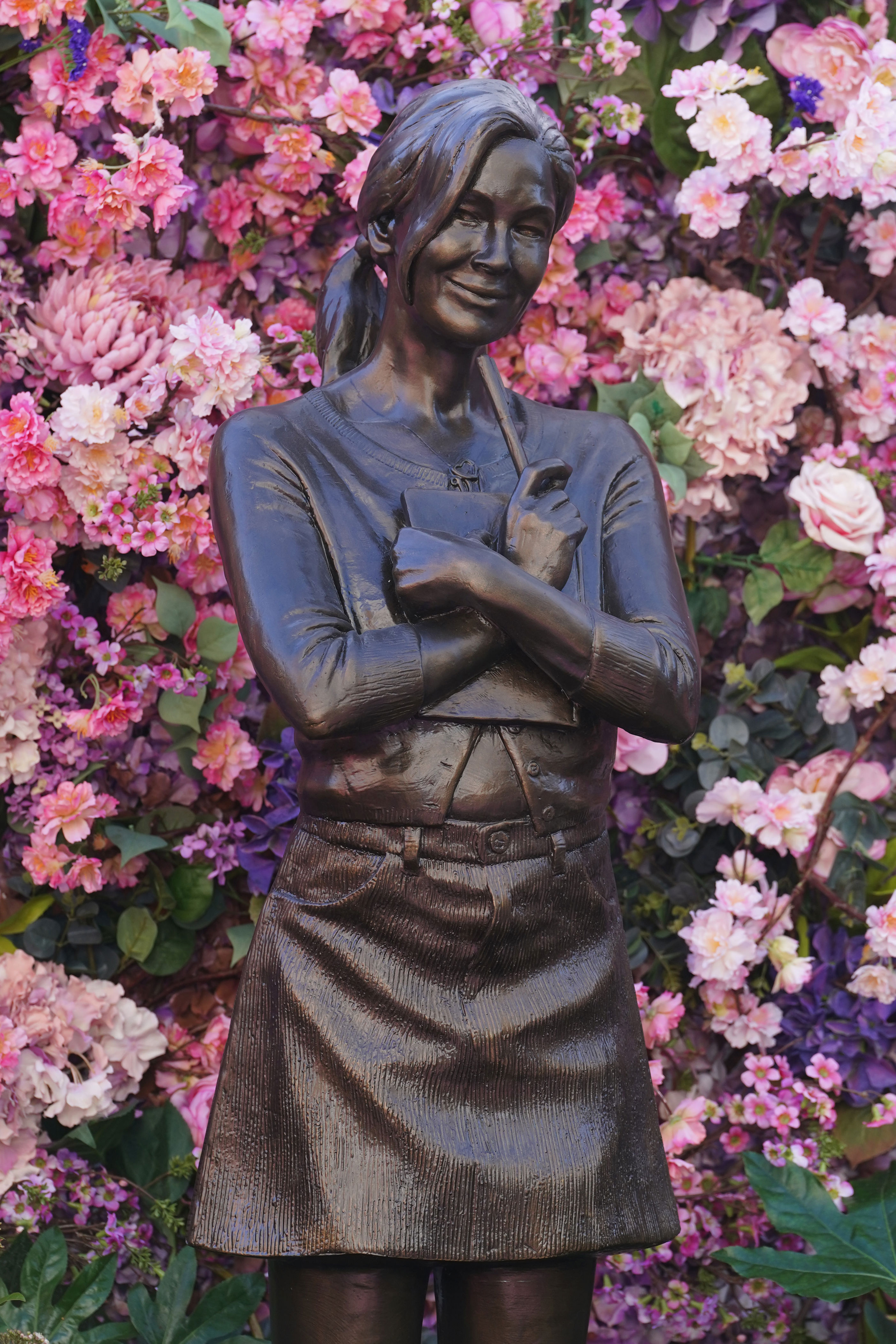 Renée Zellweger unveils Bridget Jones statue in Leicester Square