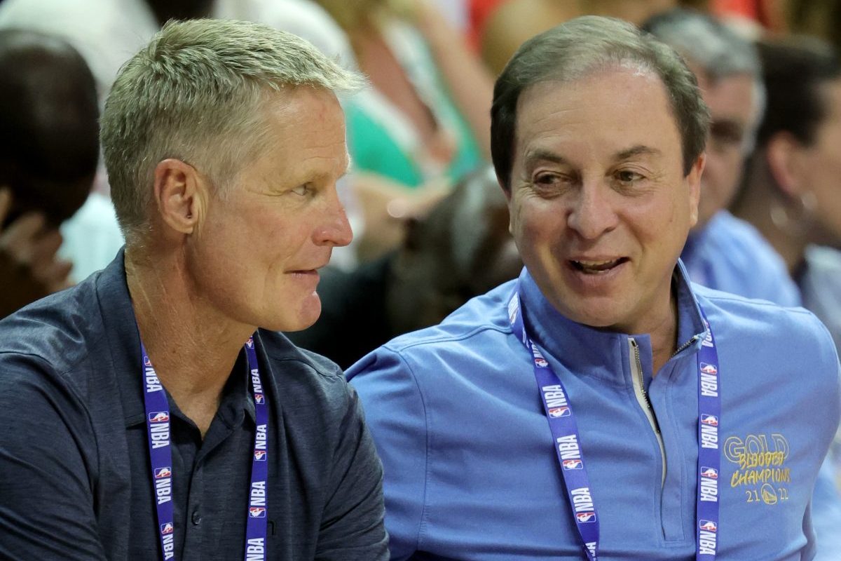 Warriors’ refusal to trade 2 players creating a ‘predicament’: Report