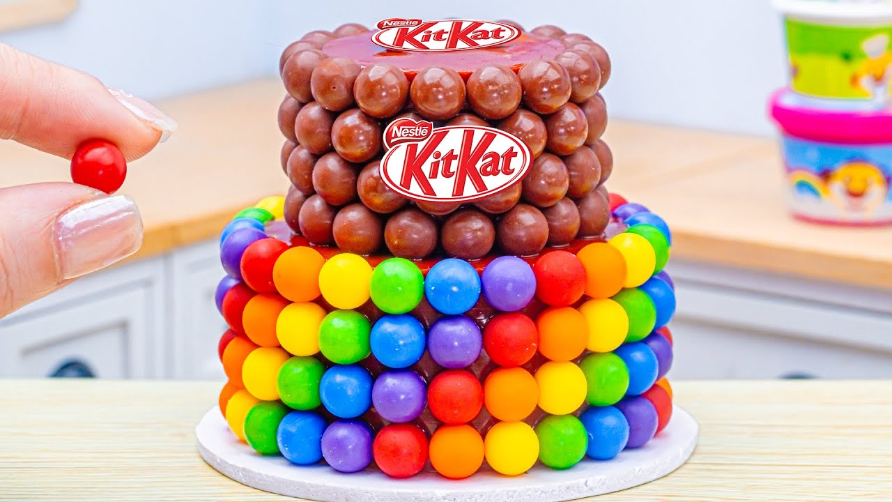 How to Make Eye-Catching Rainbow Chocolate Cakes