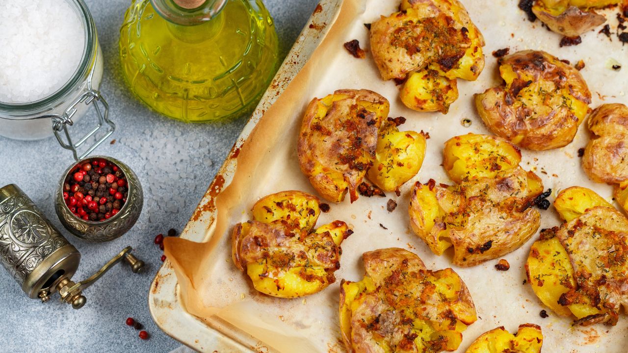 How to make perfect crispy smashed potatoes in 20 minutes (So good you ...