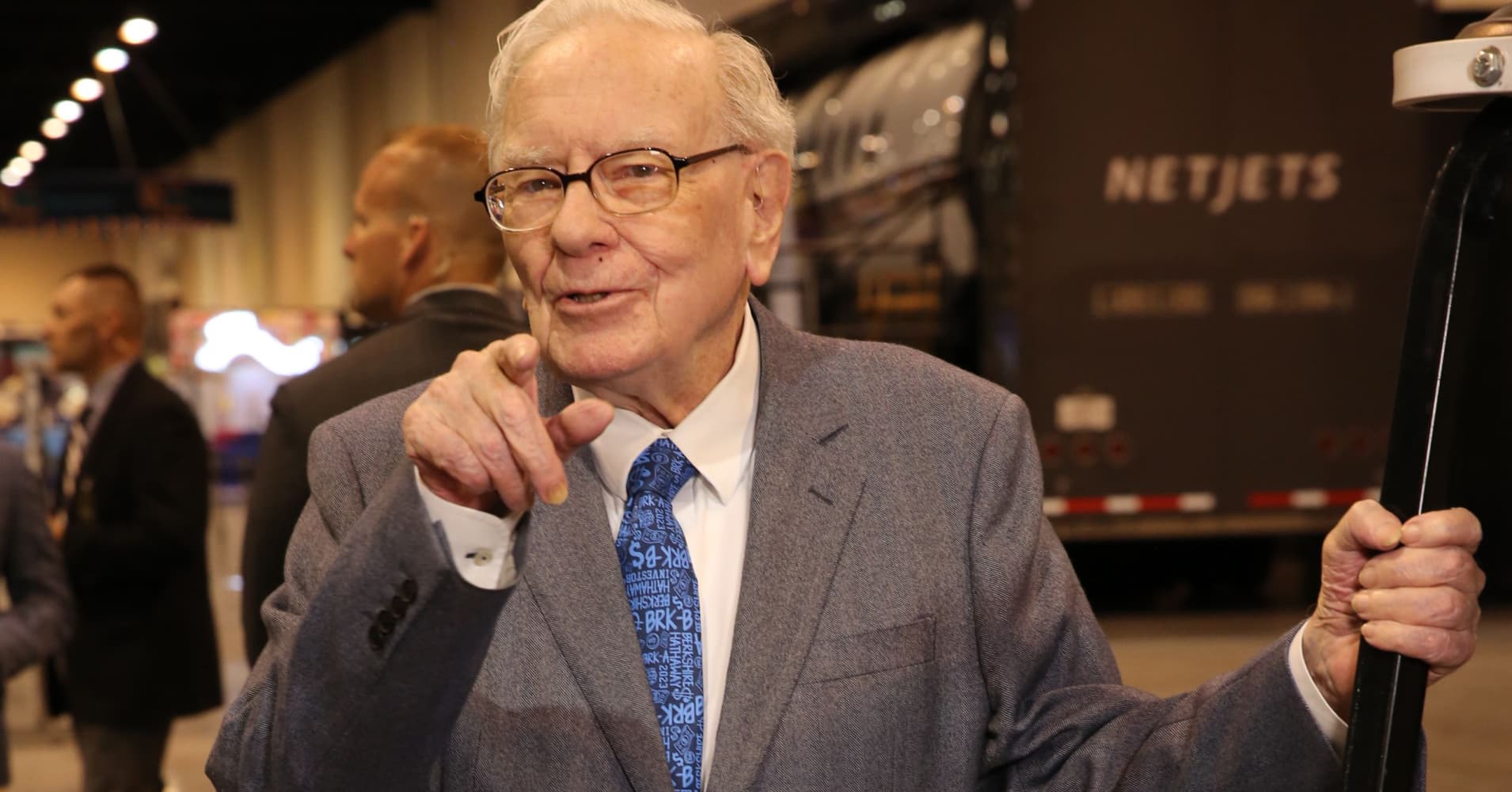 Alphabet rallies after Berkshire reveals stake. Why Buffett’s firm ...