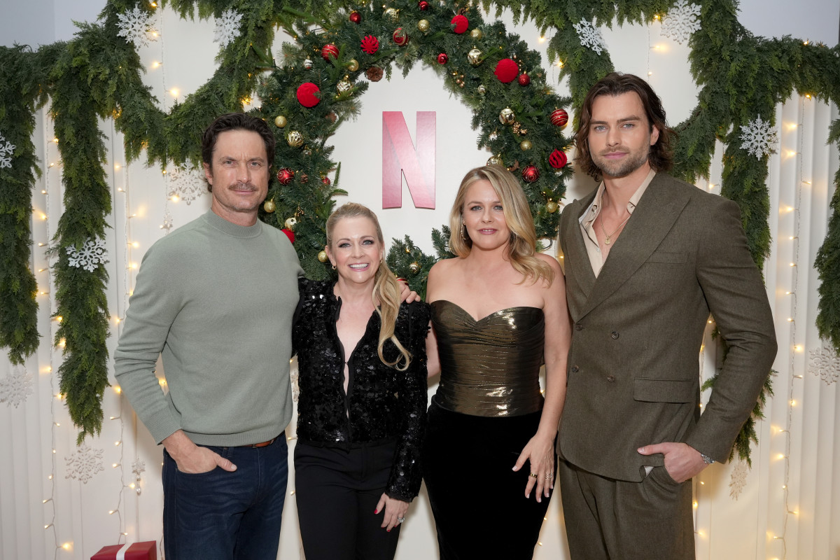 Alicia Silverstone and Melissa Joan Hart Look 'So Gorgeous' Celebrating ...