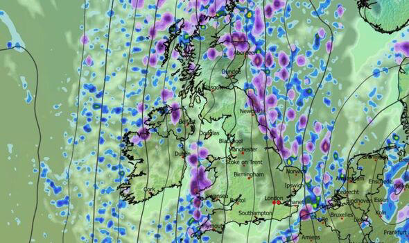 UK weather maps show Britain 'surrounded' by snow - 44 counties with ...