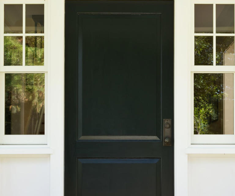 How to Pick a Front Door Color With Feng Shui