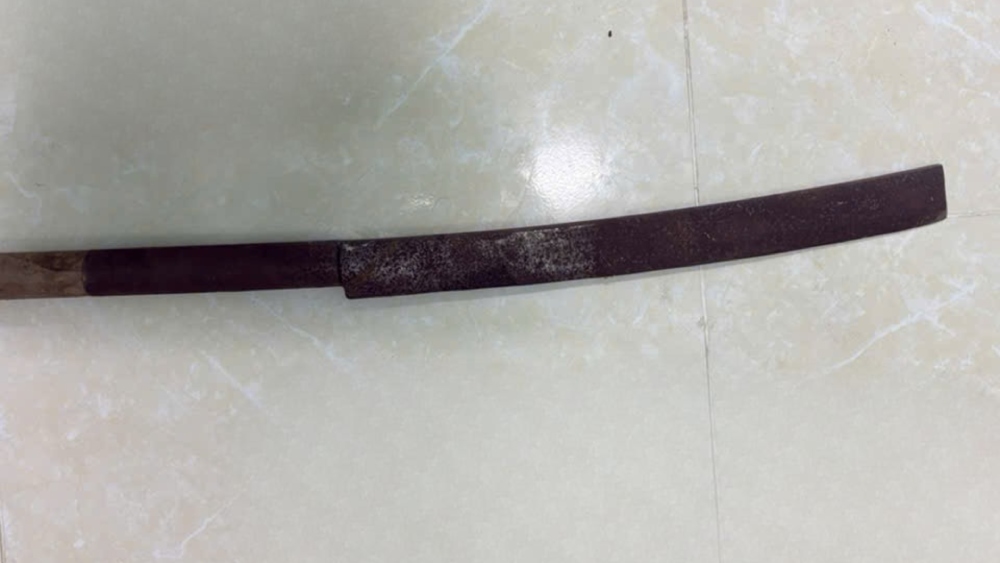 Dùng dao tự chế chém hàng xóm vì hát karaoke ồn ào quá khuya