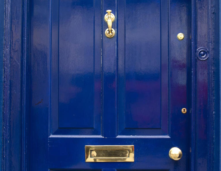 How to Pick a Front Door Color With Feng Shui