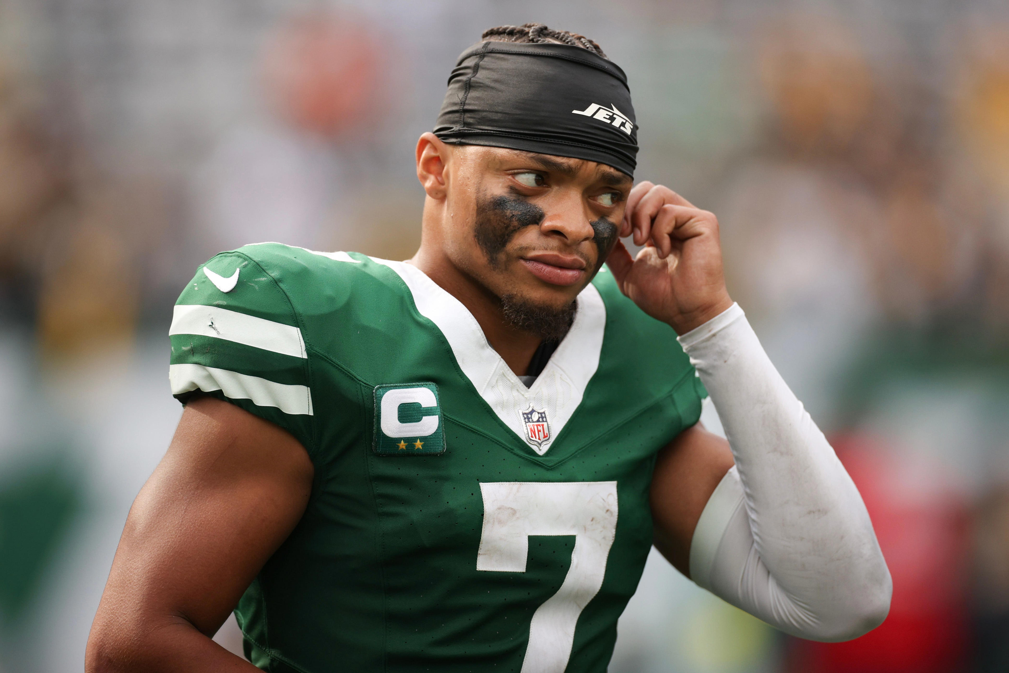 Jets bench Justin Fields for Tyrod Taylor amid QB's struggles