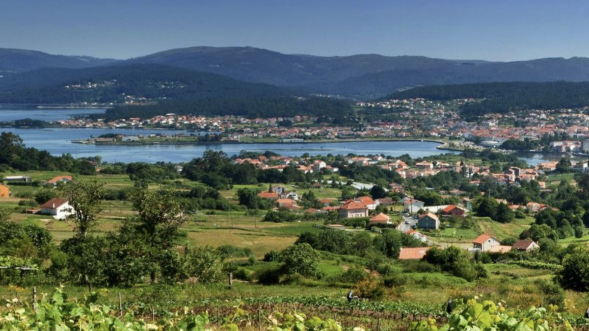 El pintoresco enclave de Galicia donde nació Javier Rey: una villa ...