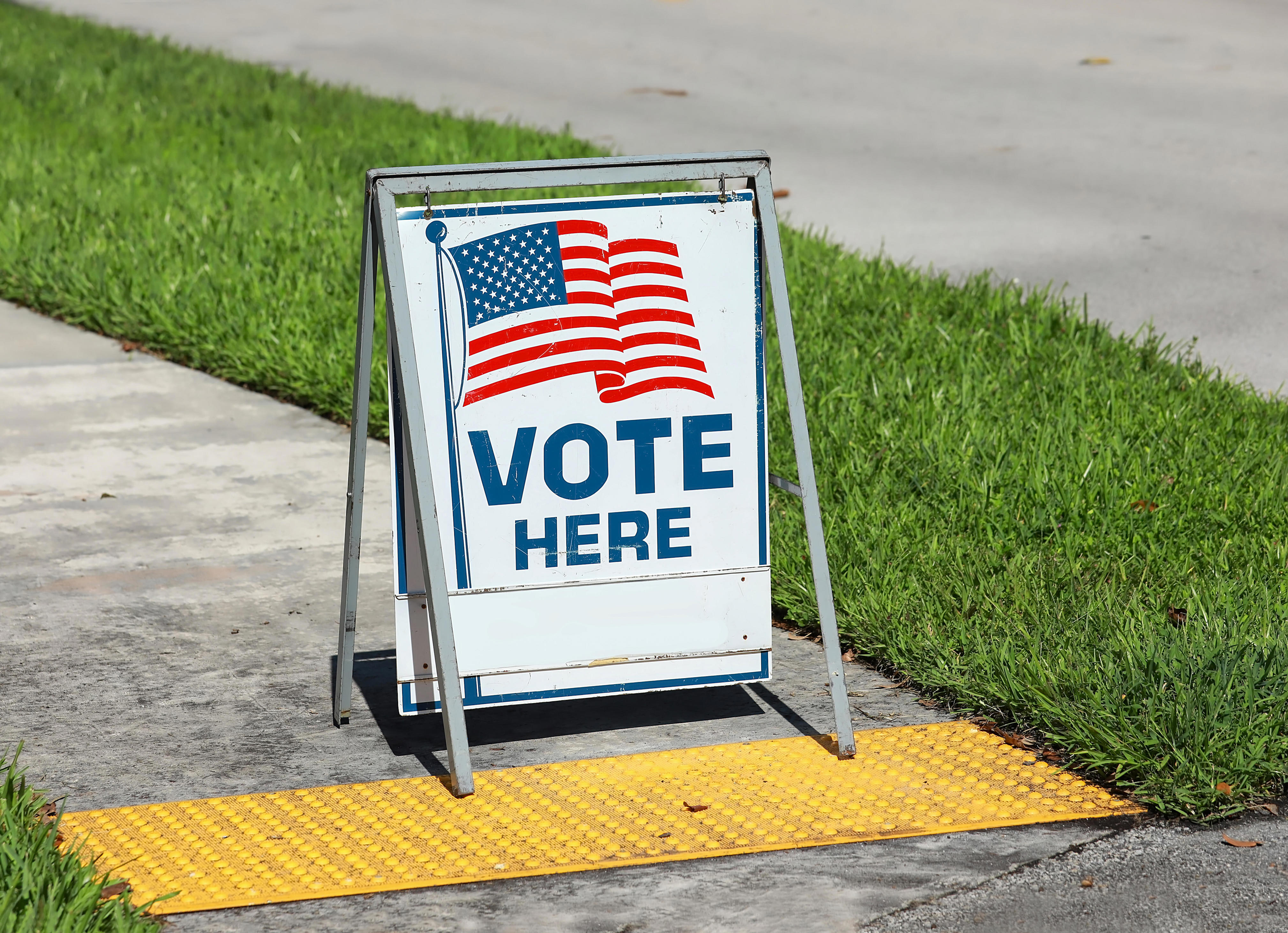 Former Miami news anchor Eliott Rodriguez announces run for Congress