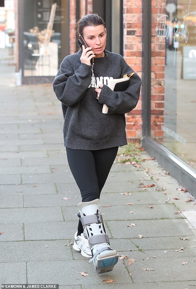 Coleen Rooney hobbles out of salon in an orthopedic boot after breaking ...