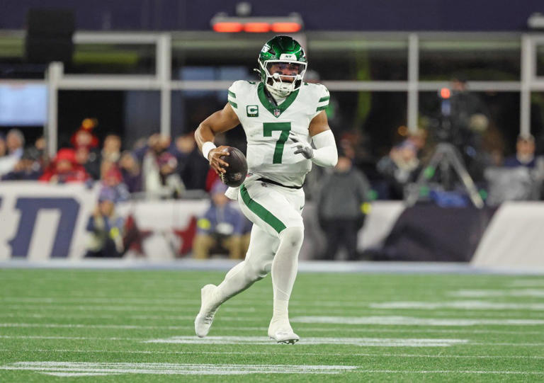 Jets finally benching Justin Fields for Tyrod Taylor in QB shakeup