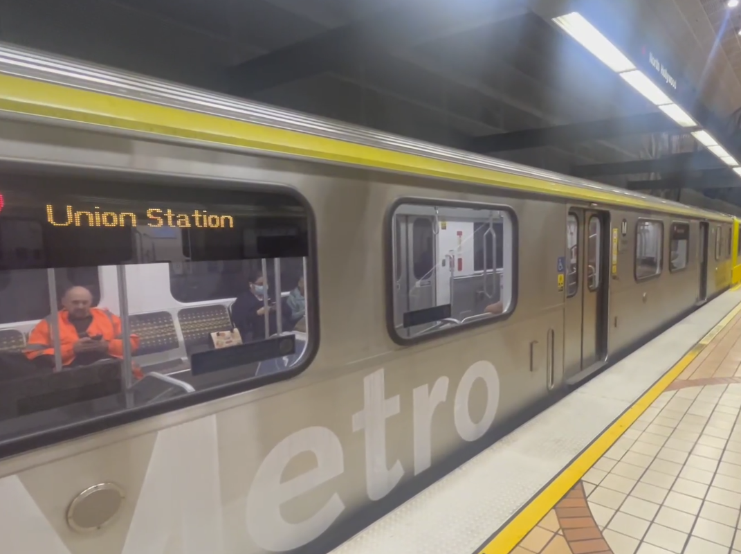 Metro’s tap-to-exit returns to Union, North Hollywood stations