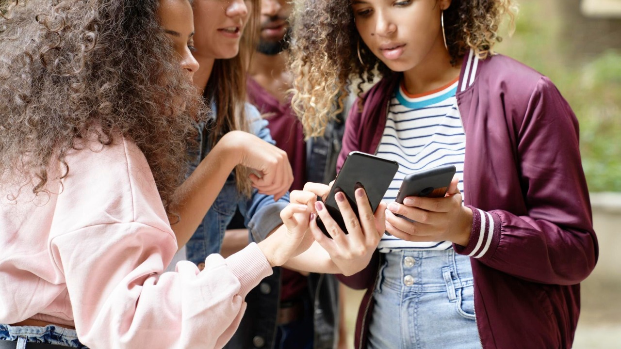 How teens can build resilience against digital misinformation