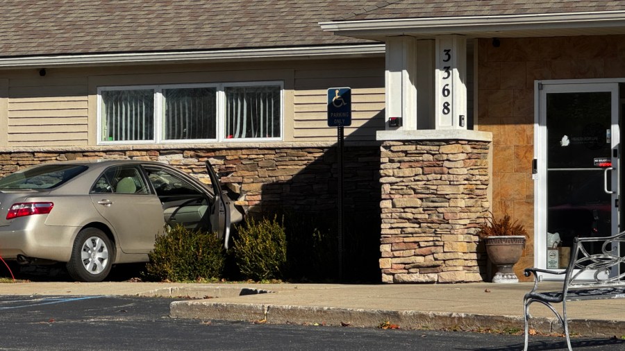 Car crashes into Plainfield Twp. doctor’s office
