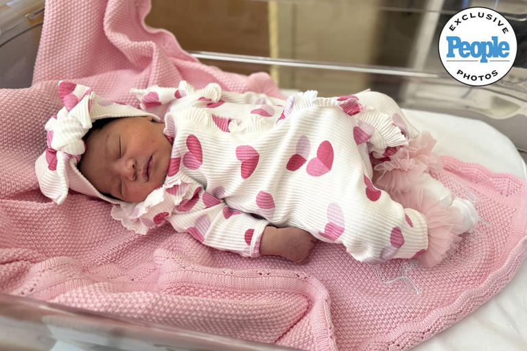 “Seeking Sister Wife” Stars Lorrana, Garrick and Dannielle Merrifield ...